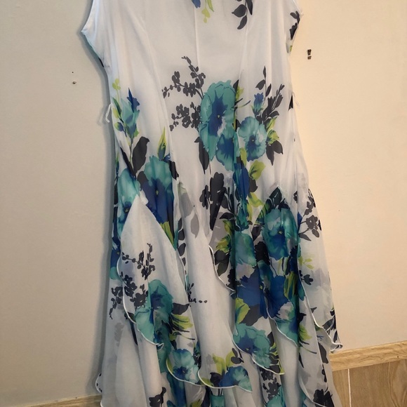 CB casual | Dresses | Cb Brand Floral Dress 4 Brand New No Tags White ...